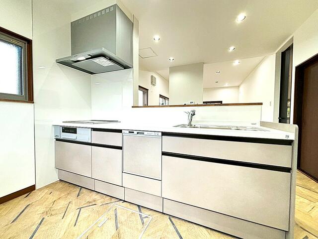 【8100.jp(ハトマル.ジェイピー)】石川県小松市育成町の 6LDK 中古一戸建