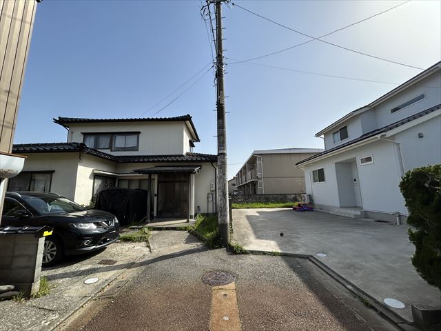 【8100.jp(ハトマル.ジェイピー)】石川県小松市育成町の 4LDK 中古一戸建